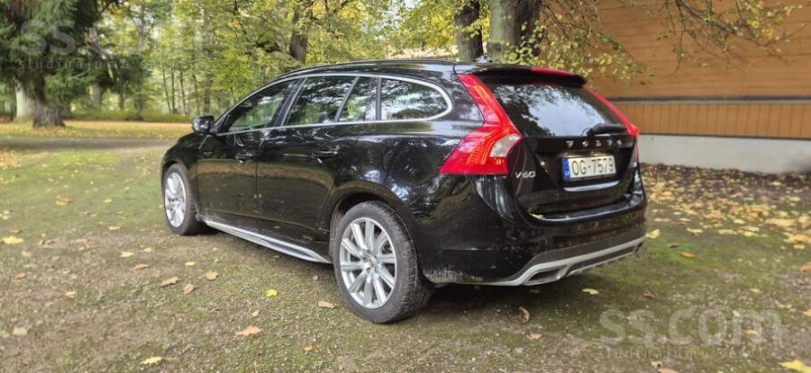 Melns Volvo V60 2014 Rīga, ar dzinēja tilpumu 2.00 L un nobraukumu 434 tūkst. km par 6500 €, foto 7 vietnē AUTOMOTO.COM.LV