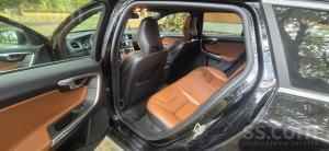 Melns Volvo V60 2014 Rīga, ar dzinēja tilpumu 2.00 L un nobraukumu 434 tūkst. km par 6500 €, foto 10 vietnē AUTOMOTO.COM.LV