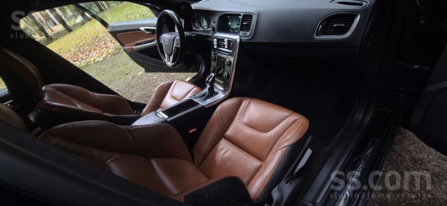 Melns Volvo V60 2014 Rīga, ar dzinēja tilpumu 2.00 L un nobraukumu 434 tūkst. km par 6500 €, foto 11 vietnē AUTOMOTO.COM.LV