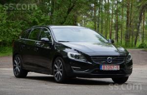 Melns Volvo V60 2015 Rīga, ar dzinēja tilpumu 2.40 L un nobraukumu 182 tūkst. km par 12990 €, foto 1 vietnē AUTOMOTO.COM.LV