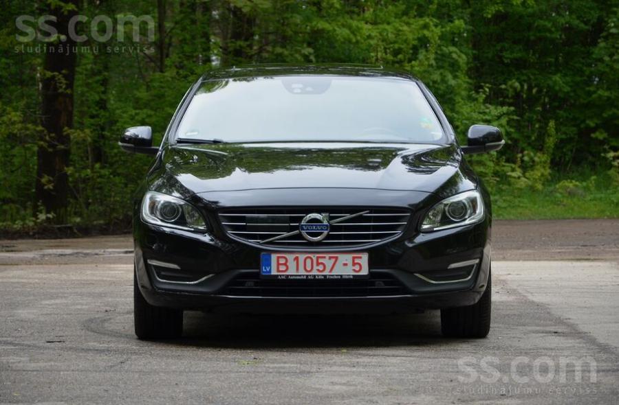 Melns Volvo V60 2015 Rīga, ar dzinēja tilpumu 2.40 L un nobraukumu 182 tūkst. km par 12990 €, foto 2 vietnē AUTOMOTO.COM.LV