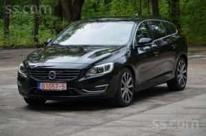 Melns Volvo V60 2015 Rīga, ar dzinēja tilpumu 2.40 L un nobraukumu 182 tūkst. km par 12990 €, foto 3 vietnē AUTOMOTO.COM.LV