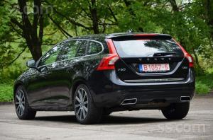 Melns Volvo V60 2015 Rīga, ar dzinēja tilpumu 2.40 L un nobraukumu 182 tūkst. km par 12990 €, foto 4 vietnē AUTOMOTO.COM.LV