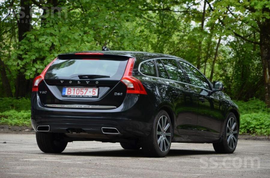 Melns Volvo V60 2015 Rīga, ar dzinēja tilpumu 2.40 L un nobraukumu 182 tūkst. km par 12990 €, foto 5 vietnē AUTOMOTO.COM.LV