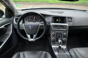 Melns Volvo V60 2015 Rīga, ar dzinēja tilpumu 2.40 L un nobraukumu 182 tūkst. km par 12990 €, foto 11 vietnē AUTOMOTO.COM.LV