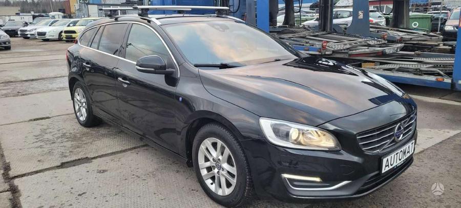 Melns Volvo V60 2015 Kauņa, ar dzinēja tilpumu 2.00 L un nobraukumu 241 tūkst. km par 5950 €, foto 4 vietnē AUTOMOTO.COM.LV