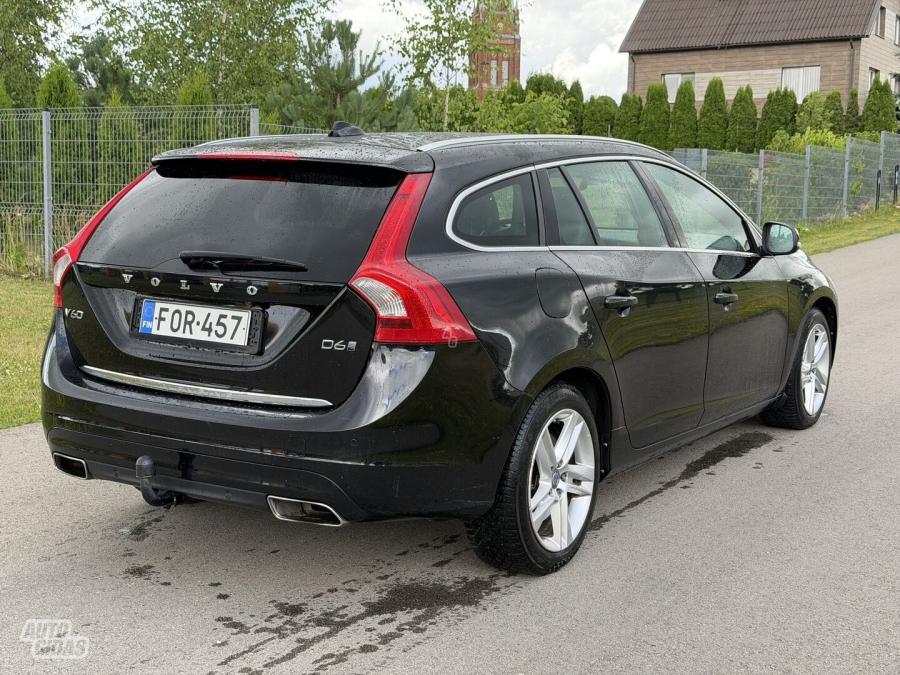 Melns Volvo V60 2016 Kelmė, ar dzinēja tilpumu 2.40 L un nobraukumu 243 tūkst. km par 5550 €, foto 4 vietnē AUTOMOTO.COM.LV