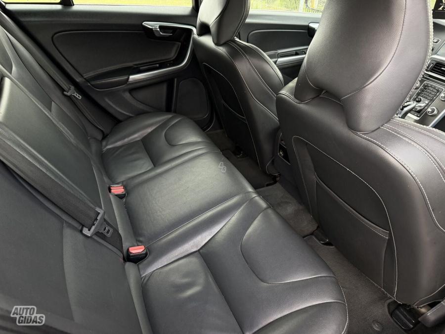 Melns Volvo V60 2016 Kelmė, ar dzinēja tilpumu 2.40 L un nobraukumu 243 tūkst. km par 5550 €, foto 8 vietnē AUTOMOTO.COM.LV