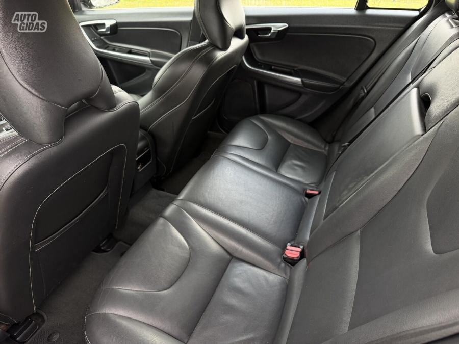 Melns Volvo V60 2016 Kelmė, ar dzinēja tilpumu 2.40 L un nobraukumu 243 tūkst. km par 5550 €, foto 9 vietnē AUTOMOTO.COM.LV