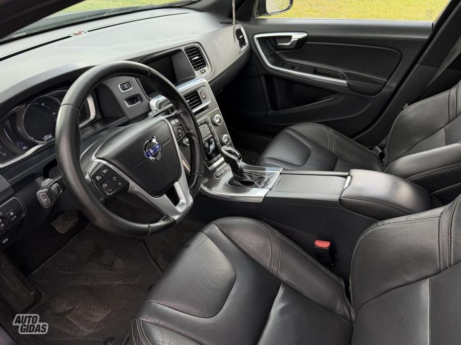 Melns Volvo V60 2016 Kelmė, ar dzinēja tilpumu 2.40 L un nobraukumu 243 tūkst. km par 5550 €, foto 10 vietnē AUTOMOTO.COM.LV