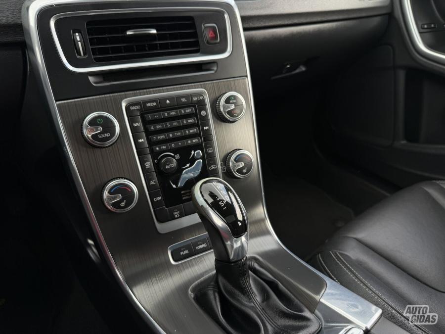 Melns Volvo V60 2016 Kelmė, ar dzinēja tilpumu 2.40 L un nobraukumu 243 tūkst. km par 5550 €, foto 12 vietnē AUTOMOTO.COM.LV