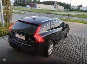 Melns Volvo V60 2016 Viļņa, ar dzinēja tilpumu 2.40 L un nobraukumu 2 tūkst. km par 7450 €, foto 7 vietnē AUTOMOTO.COM.LV