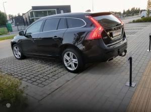 Melns Volvo V60 2016 Viļņa, ar dzinēja tilpumu 2.40 L un nobraukumu 2 tūkst. km par 7450 €, foto 8 vietnē AUTOMOTO.COM.LV