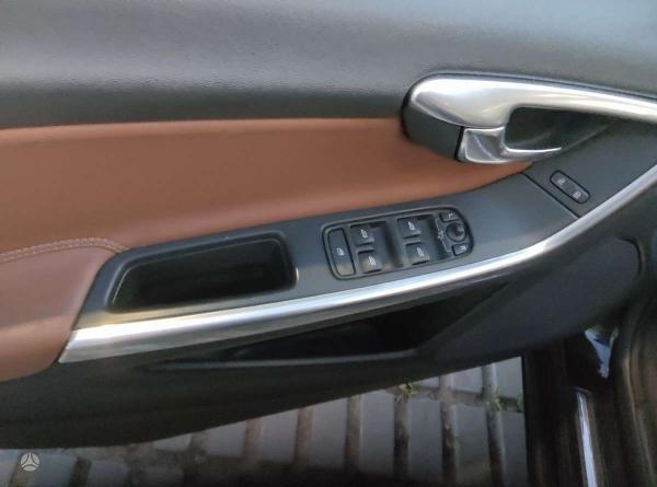 Black Volvo V60 2016 in Vilnius, with an engine capacity of 2.40 L and mileage of 2 thousand km for 7450 €, photo 10 on AUTOMOTO.COM.LV