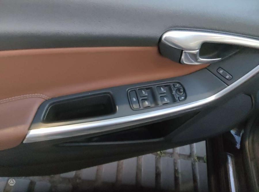 Melns Volvo V60 2016 Viļņa, ar dzinēja tilpumu 2.40 L un nobraukumu 2 tūkst. km par 7450 €, foto 11 vietnē AUTOMOTO.COM.LV