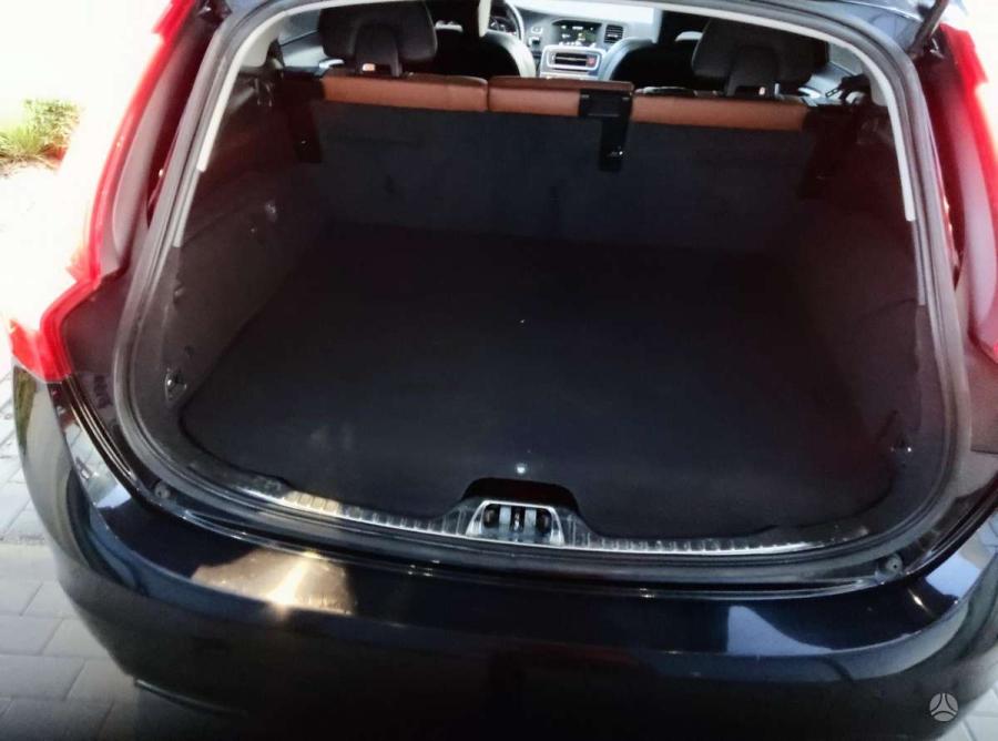 Melns Volvo V60 2016 Viļņa, ar dzinēja tilpumu 2.40 L un nobraukumu 2 tūkst. km par 7450 €, foto 15 vietnē AUTOMOTO.COM.LV