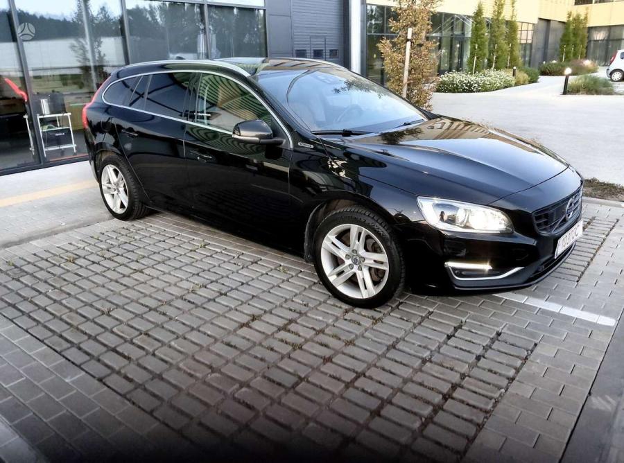 Melns Volvo V60 2016 Viļņa, ar dzinēja tilpumu 2.40 L un nobraukumu 2 tūkst. km par 7450 €, foto 21 vietnē AUTOMOTO.COM.LV