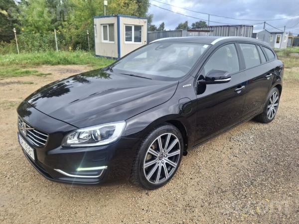 Black Volvo V60 2016 in Riga, with an engine capacity of 2.40 L and mileage of 266 thousand km for 8350 €, photo 5 on AUTOMOTO.COM.LV
