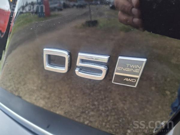 Black Volvo V60 2016 in Riga, with an engine capacity of 2.40 L and mileage of 266 thousand km for 8350 €, photo 8 on AUTOMOTO.COM.LV