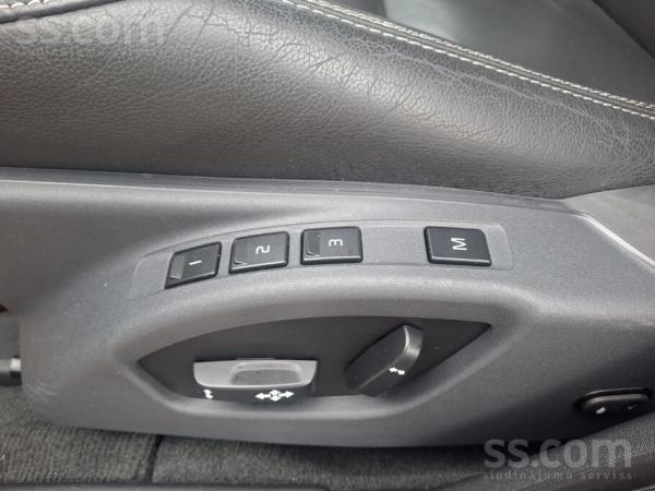 Black Volvo V60 2016 in Riga, with an engine capacity of 2.40 L and mileage of 266 thousand km for 8350 €, photo 10 on AUTOMOTO.COM.LV