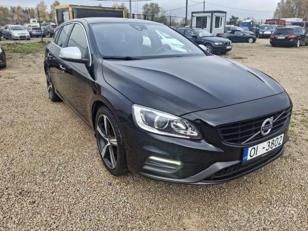 Melns Volvo V60 2018 Rīga, ar dzinēja tilpumu 2.00 L un nobraukumu 286 tūkst. km par 7995 €, foto 1 vietnē AUTOMOTO.COM.LV