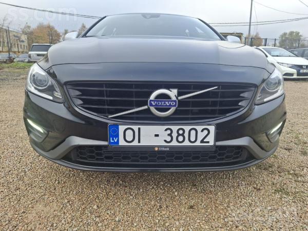 Melns Volvo V60 2018 Rīga, ar dzinēja tilpumu 2.00 L un nobraukumu 286 tūkst. km par 7995 €, foto 4 vietnē AUTOMOTO.COM.LV