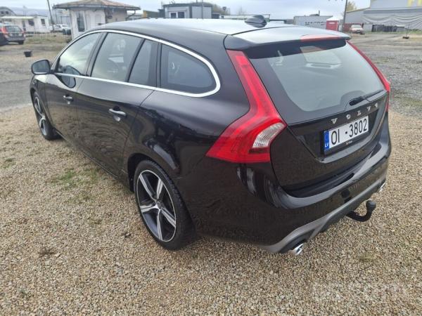 Melns Volvo V60 2018 Rīga, ar dzinēja tilpumu 2.00 L un nobraukumu 286 tūkst. km par 7995 €, foto 7 vietnē AUTOMOTO.COM.LV