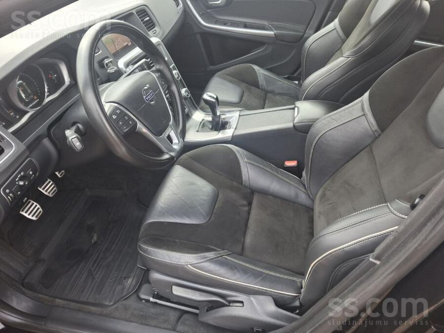 Melns Volvo V60 2018 Rīga, ar dzinēja tilpumu 2.00 L un nobraukumu 286 tūkst. km par 7995 €, foto 9 vietnē AUTOMOTO.COM.LV