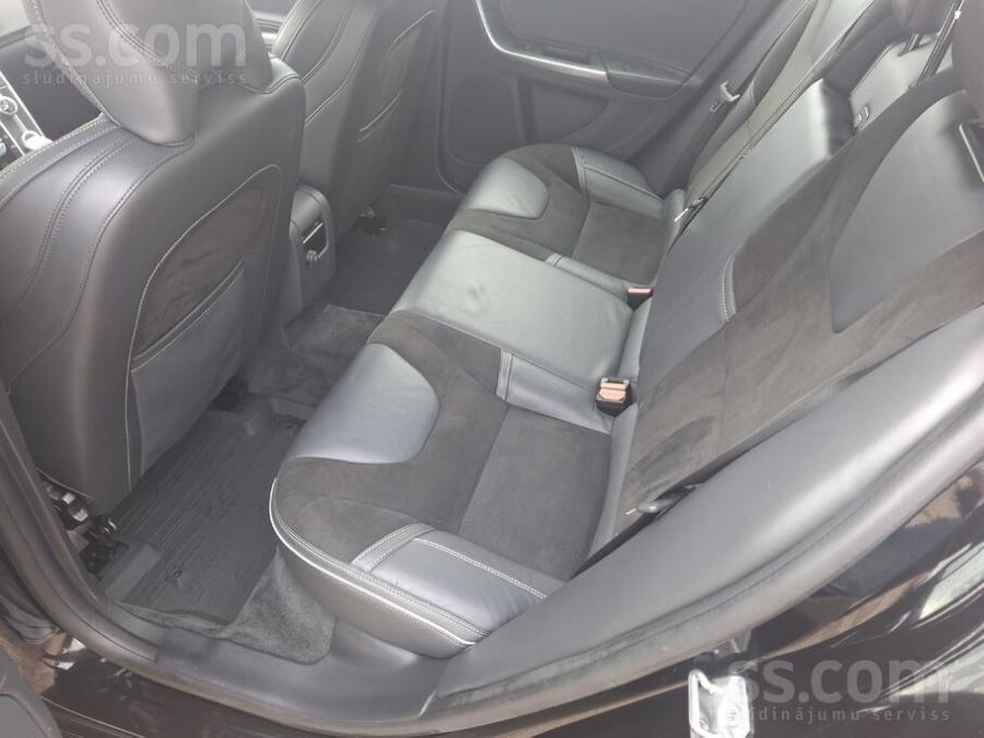Melns Volvo V60 2018 Rīga, ar dzinēja tilpumu 2.00 L un nobraukumu 286 tūkst. km par 7995 €, foto 10 vietnē AUTOMOTO.COM.LV