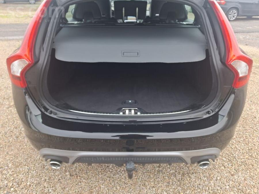 Melns Volvo V60 2018 Rīga, ar dzinēja tilpumu 2.00 L un nobraukumu 286 tūkst. km par 7995 €, foto 11 vietnē AUTOMOTO.COM.LV