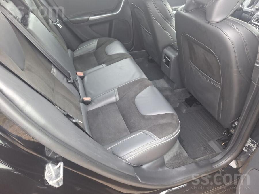 Melns Volvo V60 2018 Rīga, ar dzinēja tilpumu 2.00 L un nobraukumu 286 tūkst. km par 7995 €, foto 12 vietnē AUTOMOTO.COM.LV