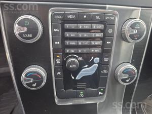 Melns Volvo V60 2018 Rīga, ar dzinēja tilpumu 2.00 L un nobraukumu 286 tūkst. km par 7995 €, foto 14 vietnē AUTOMOTO.COM.LV