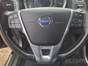 Melns Volvo V60 2018 Rīga, ar dzinēja tilpumu 2.00 L un nobraukumu 286 tūkst. km par 7995 €, foto 16 vietnē AUTOMOTO.COM.LV