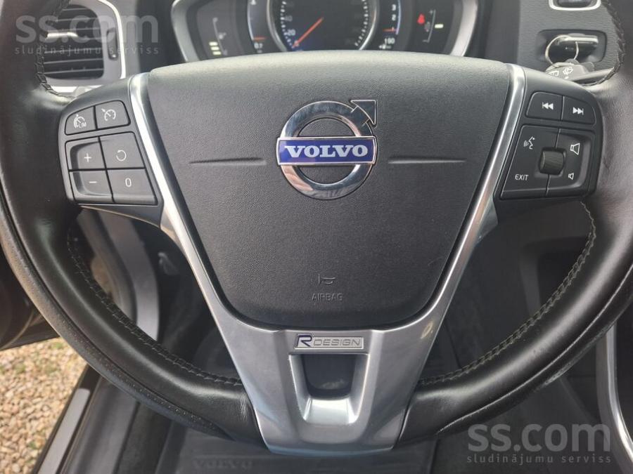 Melns Volvo V60 2018 Rīga, ar dzinēja tilpumu 2.00 L un nobraukumu 286 tūkst. km par 7995 €, foto 16 vietnē AUTOMOTO.COM.LV