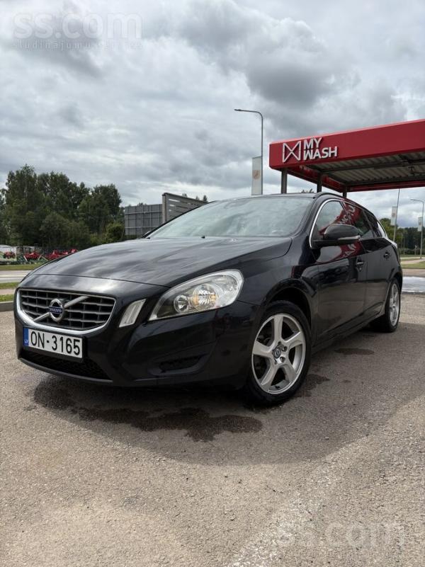 Melns Volvo V60 2012 Preiļi, ar dzinēja tilpumu 2.00 L un nobraukumu 257 tūkst. km par 5100 €, foto 3 vietnē AUTOMOTO.COM.LV