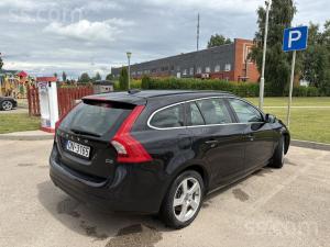 Melns Volvo V60 2012 Preiļi, ar dzinēja tilpumu 2.00 L un nobraukumu 257 tūkst. km par 5100 €, foto 6 vietnē AUTOMOTO.COM.LV