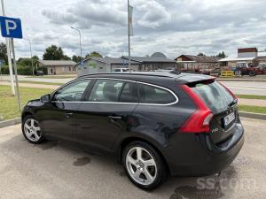 Melns Volvo V60 2012 Preiļi, ar dzinēja tilpumu 2.00 L un nobraukumu 257 tūkst. km par 5100 €, foto 7 vietnē AUTOMOTO.COM.LV