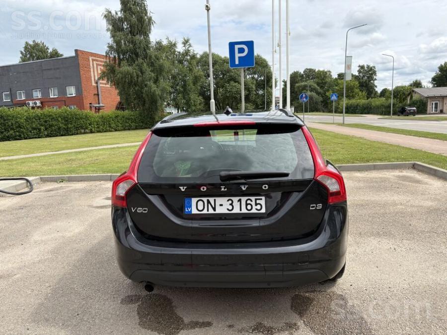 Melns Volvo V60 2012 Preiļi, ar dzinēja tilpumu 2.00 L un nobraukumu 257 tūkst. km par 5100 €, foto 8 vietnē AUTOMOTO.COM.LV