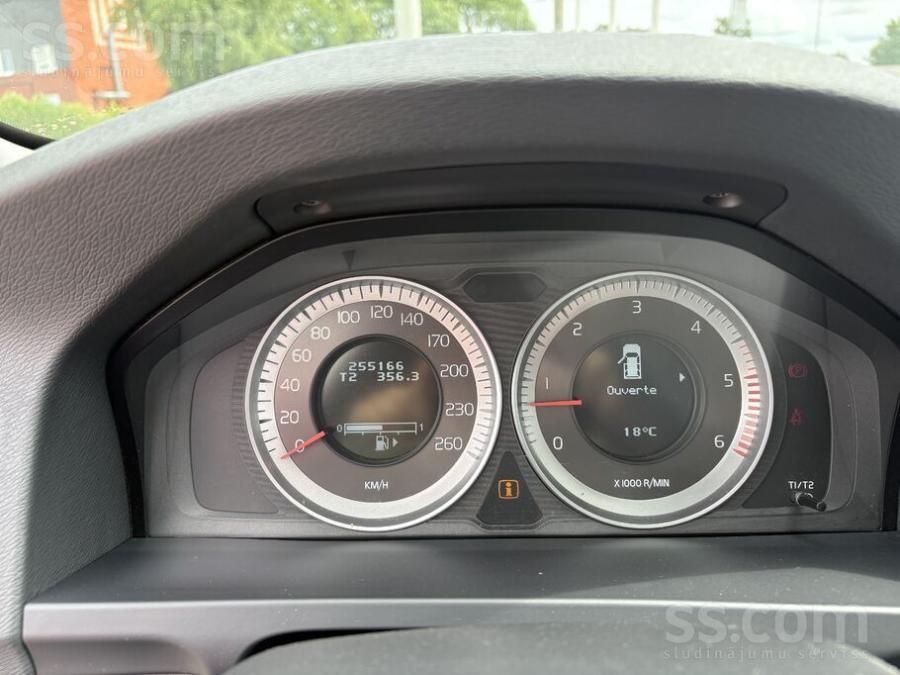 Melns Volvo V60 2012 Preiļi, ar dzinēja tilpumu 2.00 L un nobraukumu 257 tūkst. km par 5100 €, foto 12 vietnē AUTOMOTO.COM.LV
