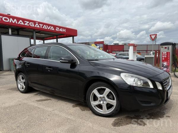 Black Volvo V60 2012 in Preili, with an engine capacity of 2.00 L and mileage of 257 thousand km for 5100 €, photo 4 on AUTOMOTO.COM.LV