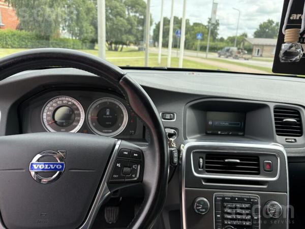 Black Volvo V60 2012 in Preili, with an engine capacity of 2.00 L and mileage of 257 thousand km for 5100 €, photo 9 on AUTOMOTO.COM.LV