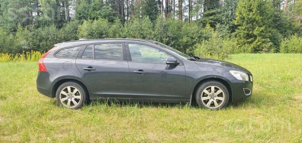 Black Volvo V60 2011 in Limbazi, with an engine capacity of 2.00 L and mileage of 374 thousand km for 3500 €, photo 1 on AUTOMOTO.COM.LV