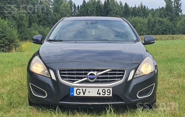 Black Volvo V60 2011 in Limbazi, with an engine capacity of 2.00 L and mileage of 374 thousand km for 3500 €, photo 5 on AUTOMOTO.COM.LV