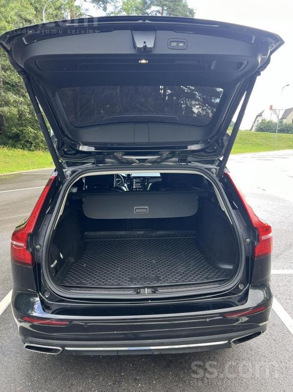 Black Volvo V60 2018 in Aluksne, with an engine capacity of 2.00 L and mileage of 201 thousand km for 14500 €, photo 7 on AUTOMOTO.COM.LV