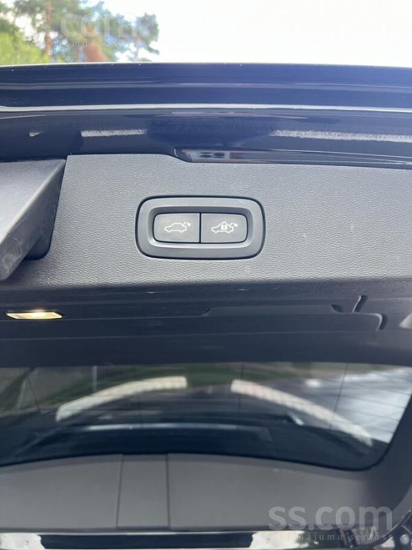 Black Volvo V60 2018 in Aluksne, with an engine capacity of 2.00 L and mileage of 201 thousand km for 14500 €, photo 8 on AUTOMOTO.COM.LV