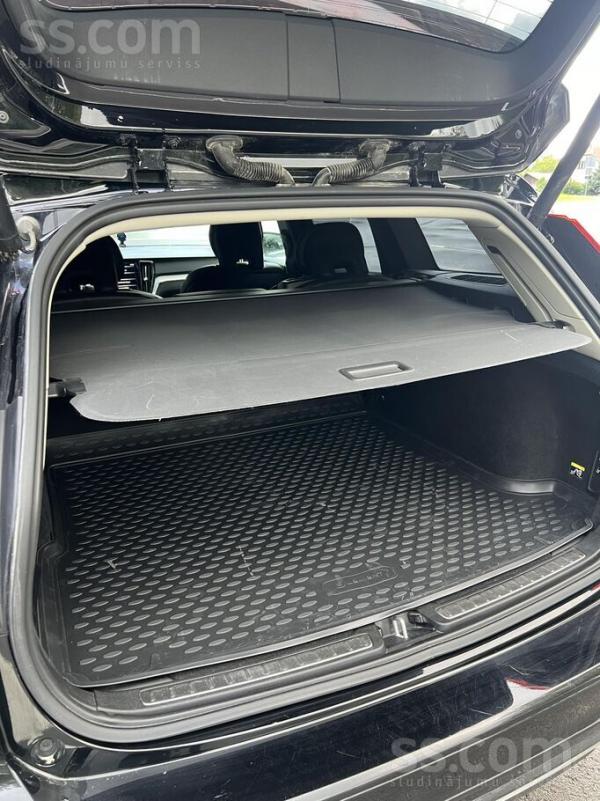 Black Volvo V60 2018 in Aluksne, with an engine capacity of 2.00 L and mileage of 201 thousand km for 14500 €, photo 10 on AUTOMOTO.COM.LV