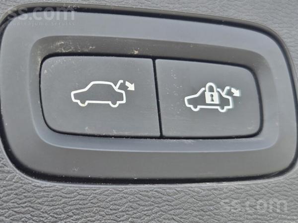 Black Volvo V60 2021 in Riga, with an engine capacity of 2.00 L and mileage of 235 thousand km for 16974 €, photo 5 on AUTOMOTO.COM.LV