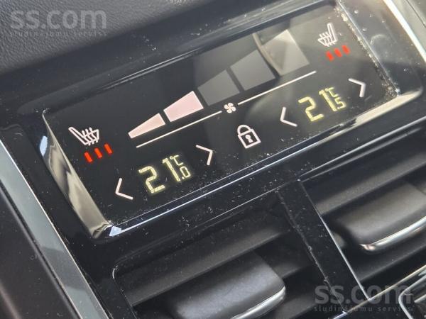 Black Volvo V60 2021 in Riga, with an engine capacity of 2.00 L and mileage of 235 thousand km for 16974 €, photo 6 on AUTOMOTO.COM.LV
