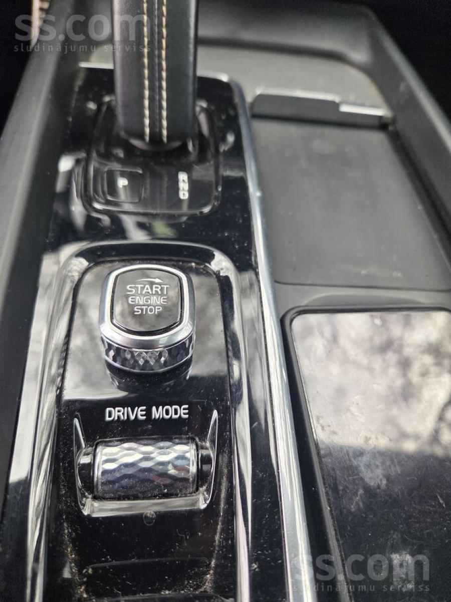 Melns Volvo V60 2021 Rīga, ar dzinēja tilpumu 2.00 L un nobraukumu 235 tūkst. km par 16974 €, foto 17 vietnē AUTOMOTO.COM.LV