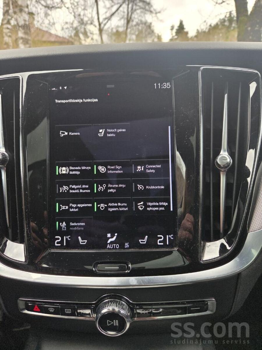 Melns Volvo V60 2021 Rīga, ar dzinēja tilpumu 2.00 L un nobraukumu 235 tūkst. km par 16974 €, foto 20 vietnē AUTOMOTO.COM.LV